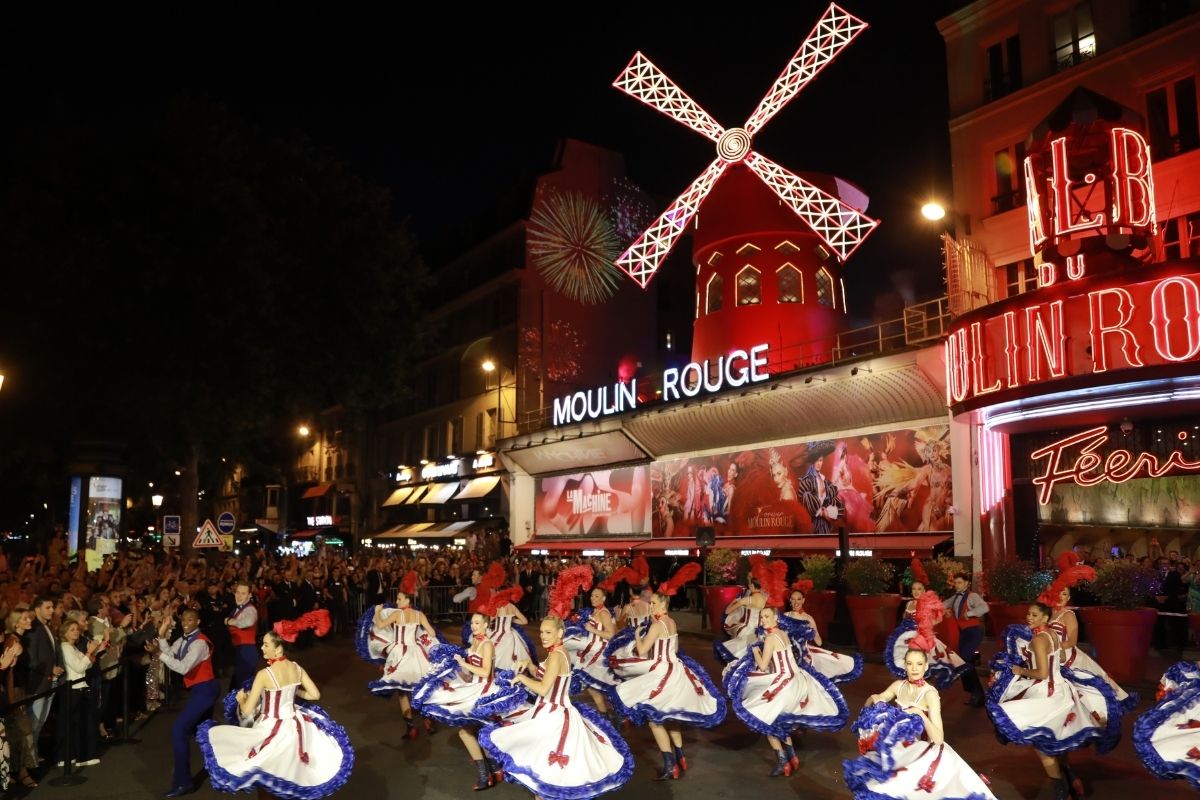 Moulin Rouge Paris'te izleyicisiyle buluştu - Patronlar Dünyası