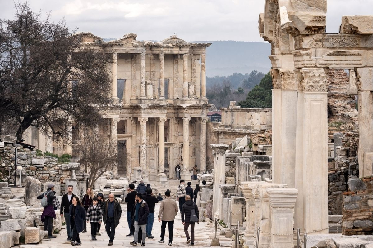 Efes Antik Kenti, 2024 yılında ağırladığı 2 milyon 695 bin ziyaretçiyle ...