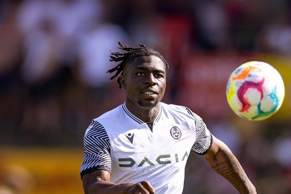 Galatasaray'ın radarına aldığı Festy Ebosele Başakşehir'e gitti ...